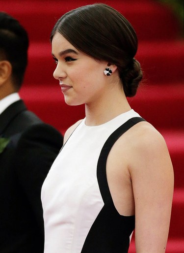 Tracey Mattingly - News - Hailee Steinfeld at the "Charles James ...
